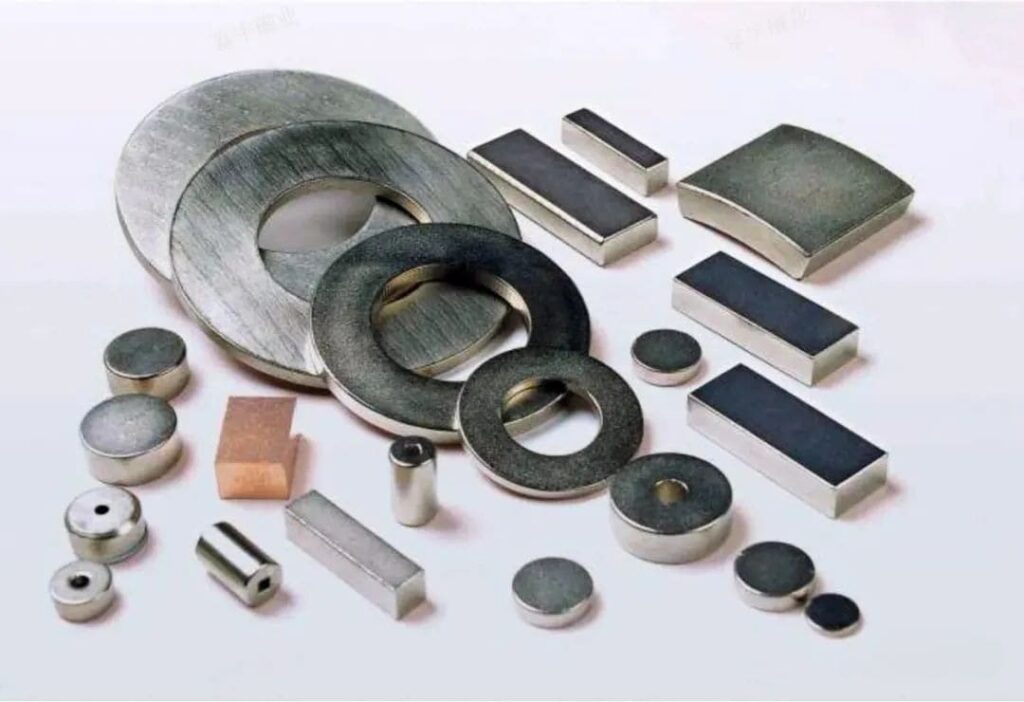 What Are Ferrite Magnets? Properties, Uses & Grades Explained - Heeger ...